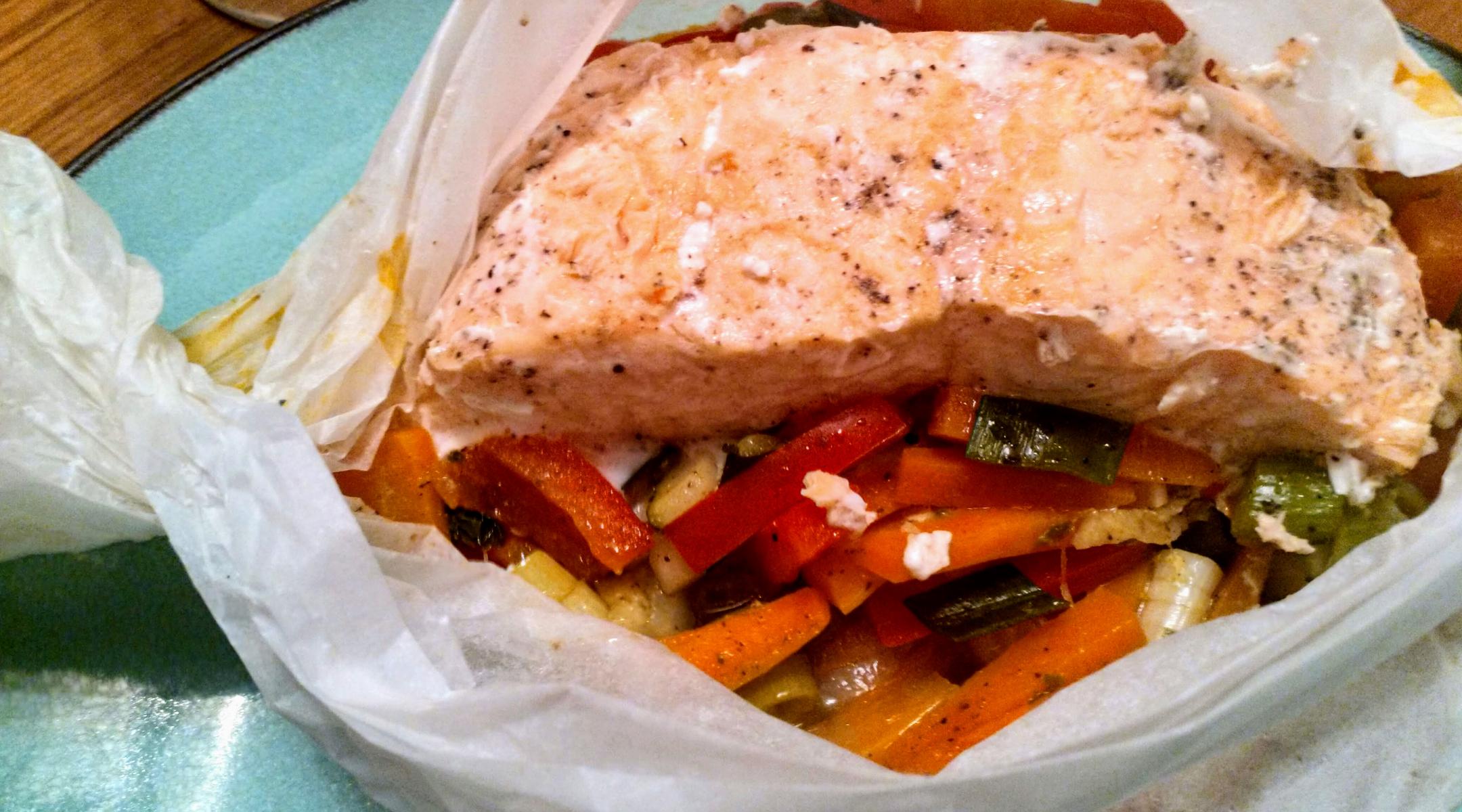 Zalmfilet in papillot met mediterraanse groenten | Onze recepten